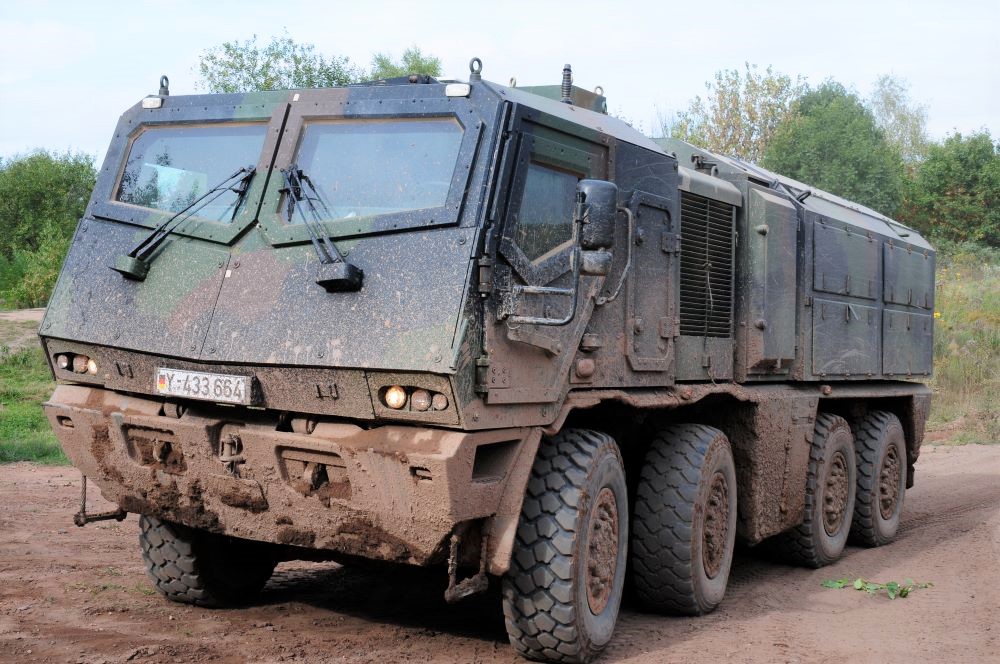 WarWheels.net - Wisent GFF 4 Armored Command & Utility Vehicle Photos